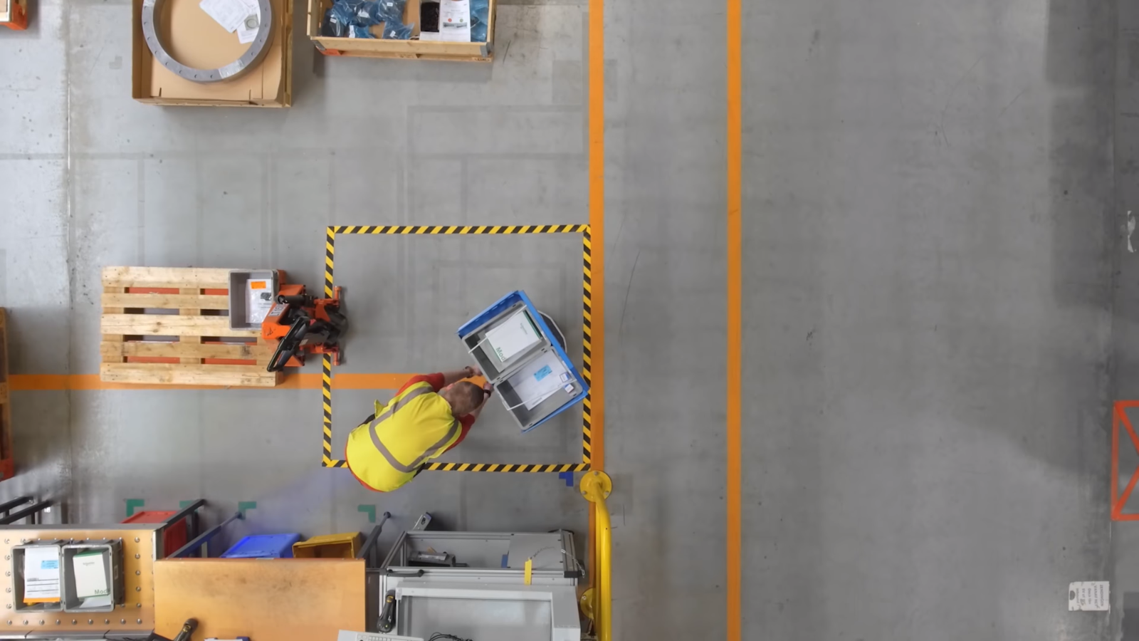 Fetch robots trialled at DHL warehouse - Parcel and Postal Technology ...