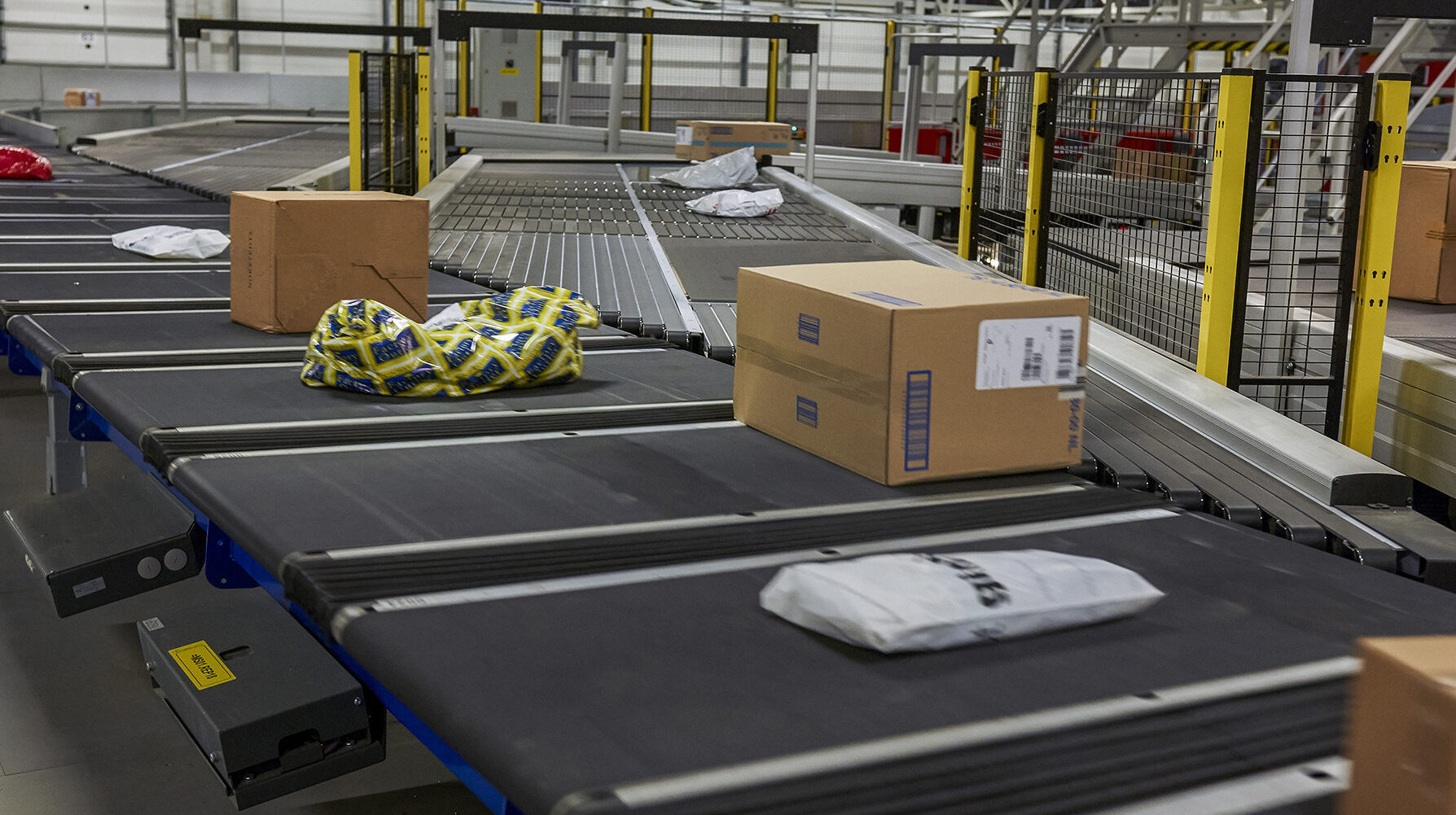 Royal Mail to handle peak demand with 10 new parcel conveyors - Parcel ...