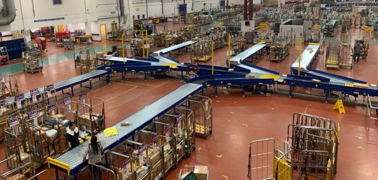 Bulky-parcel conveyor unveiled at Royal Mail’s Gatwick Mail Centre ...
