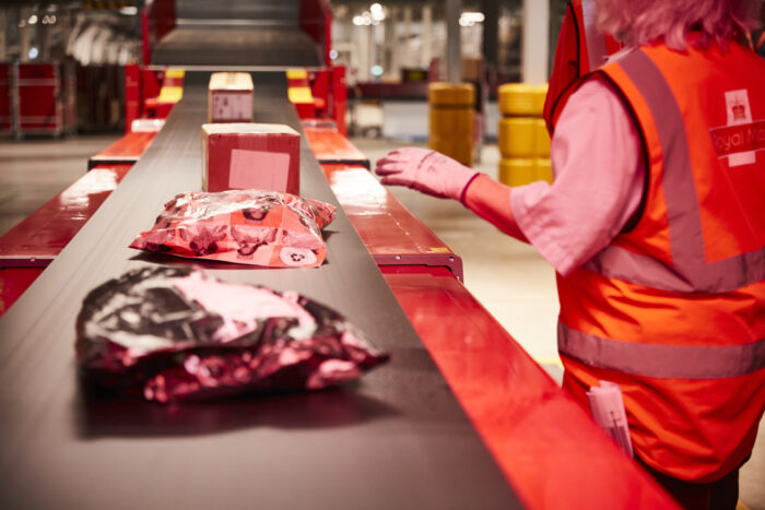 Royal Mail opens state-of-the-art automated Super Hub in Daventry ...