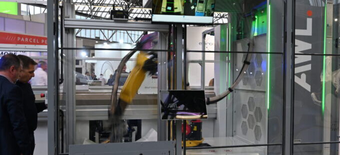 EXPO NEWS | DAY 2: EuroSort live-demos synchronized tilting table ...