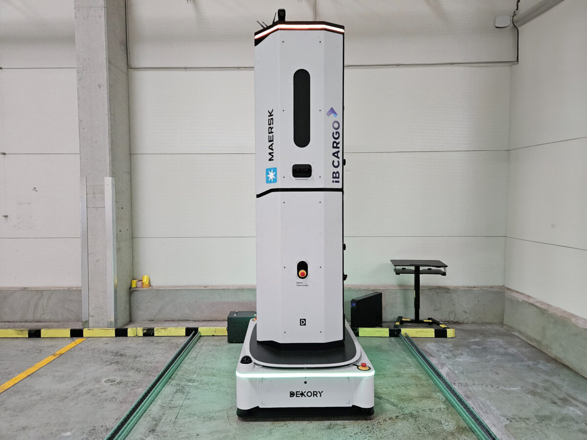 Maersk and iB Cargo combine autonomous robots with AI at Romanian hub ...