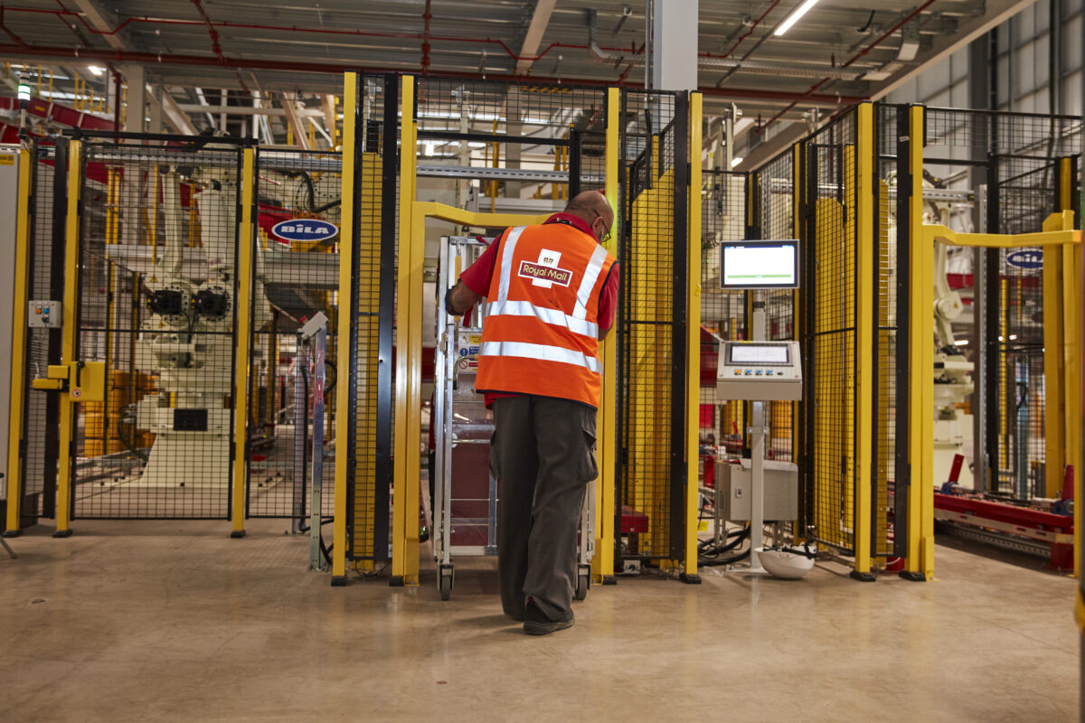 Royal Mail’s parcel business scales up to meet demand | Parcel and ...