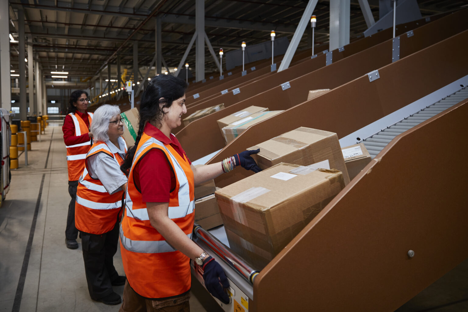 Royal Mail’s parcel business scales up to meet demand | Parcel and ...