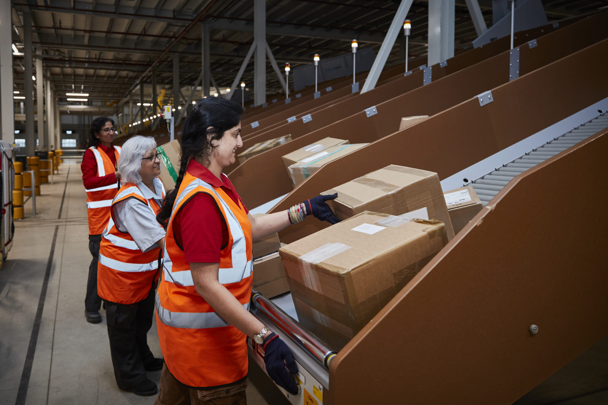 Royal Mail’s parcel business scales up to meet demand - Parcel and ...