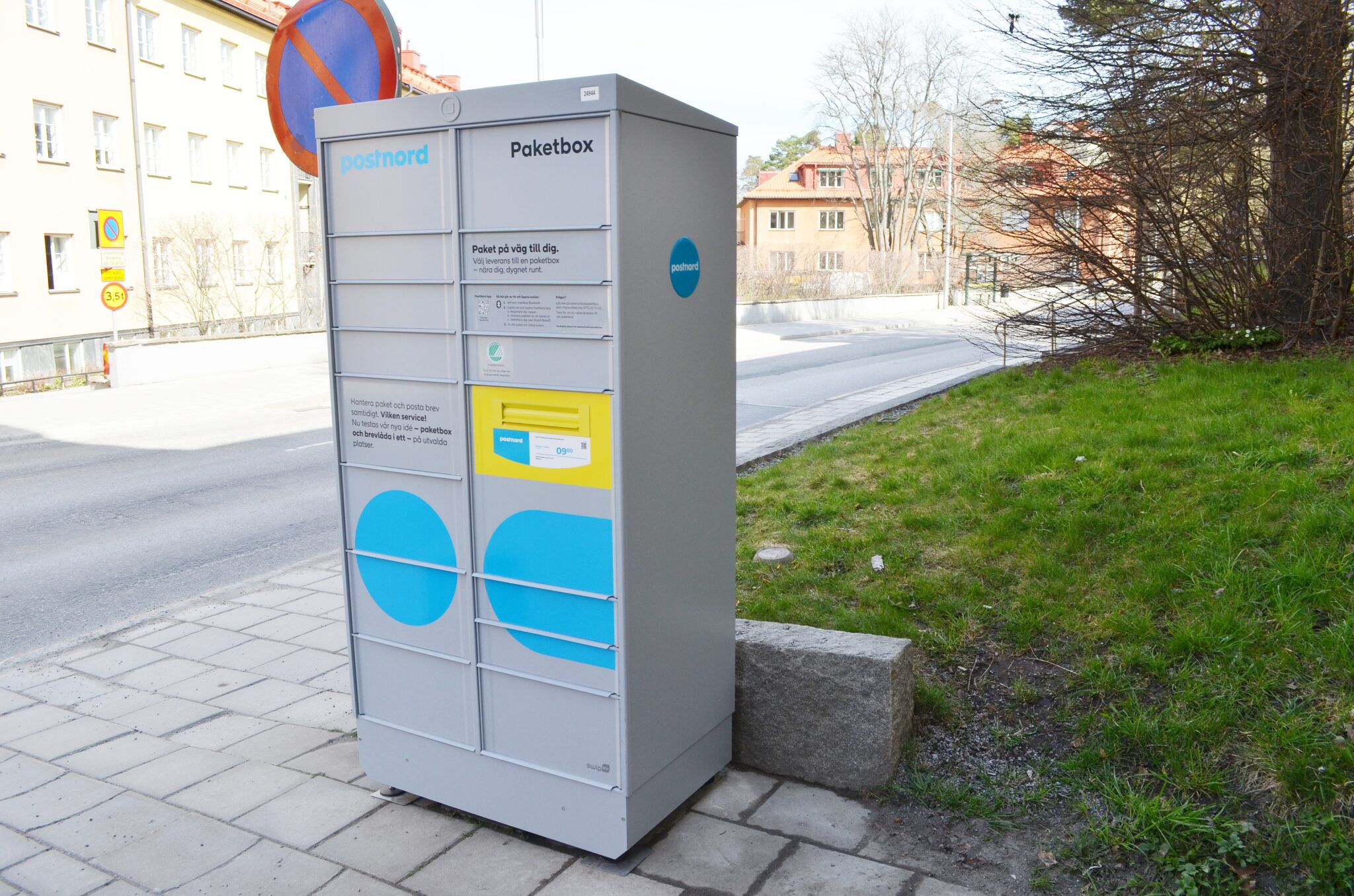 PostNord Sweden tests hybrid box for parcels and letters | Parcel and ...