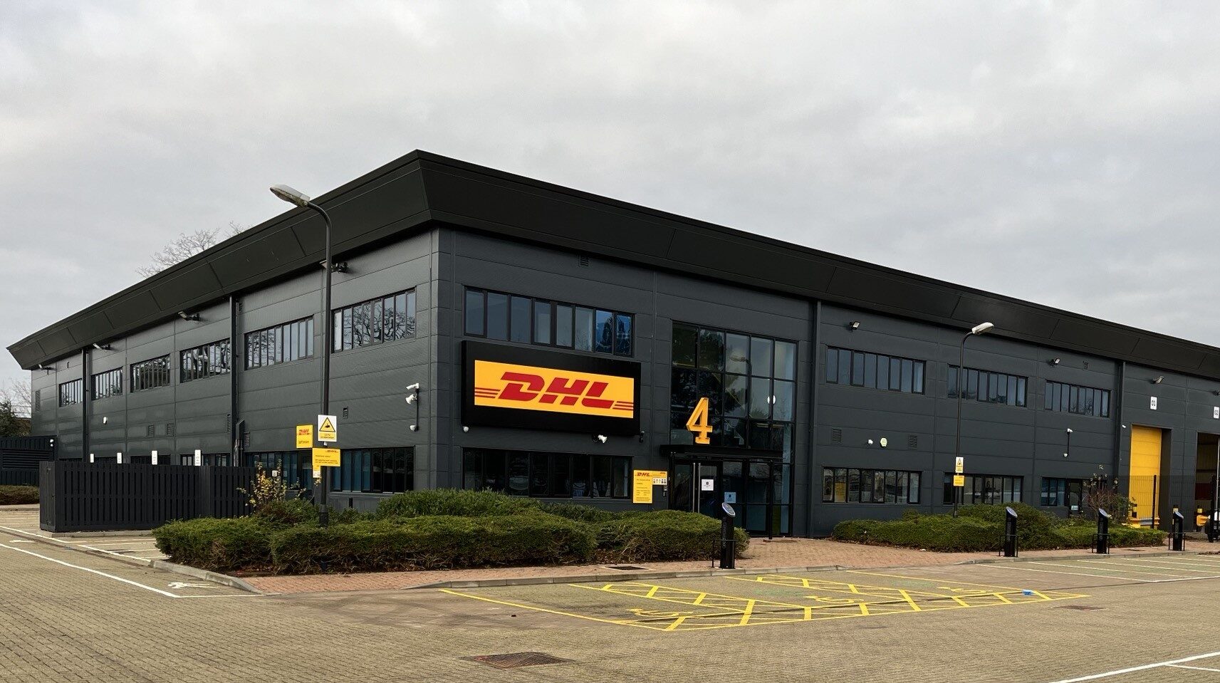 DHL eCommerce opens first operationally carbon-neutral site in UK ...