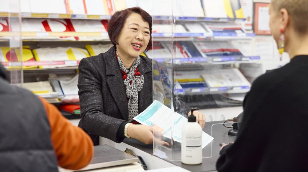 Australia Post boosts financial service offering with major banks ...
