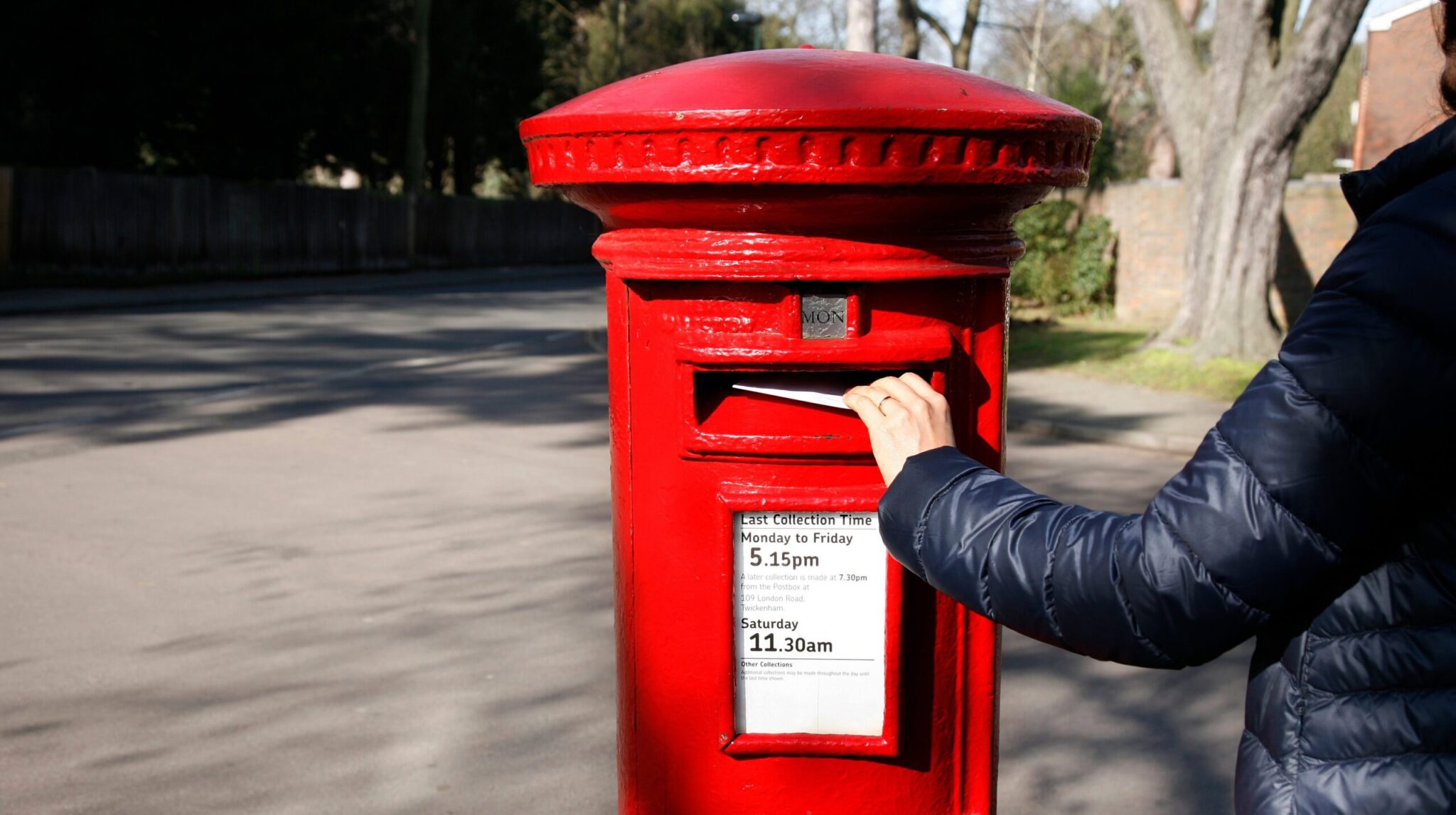 Royal Mail "prioritizing parcels over letters," UK MPs claim | Parcel ...